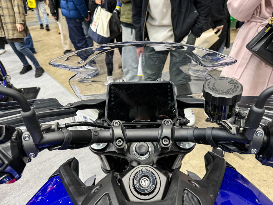 【現車確認】MT-09がさらに魅力的に！2024年モデルの変更点・スペック・足つきを実車写真で徹底解説 | 軽々と、遠くへ。